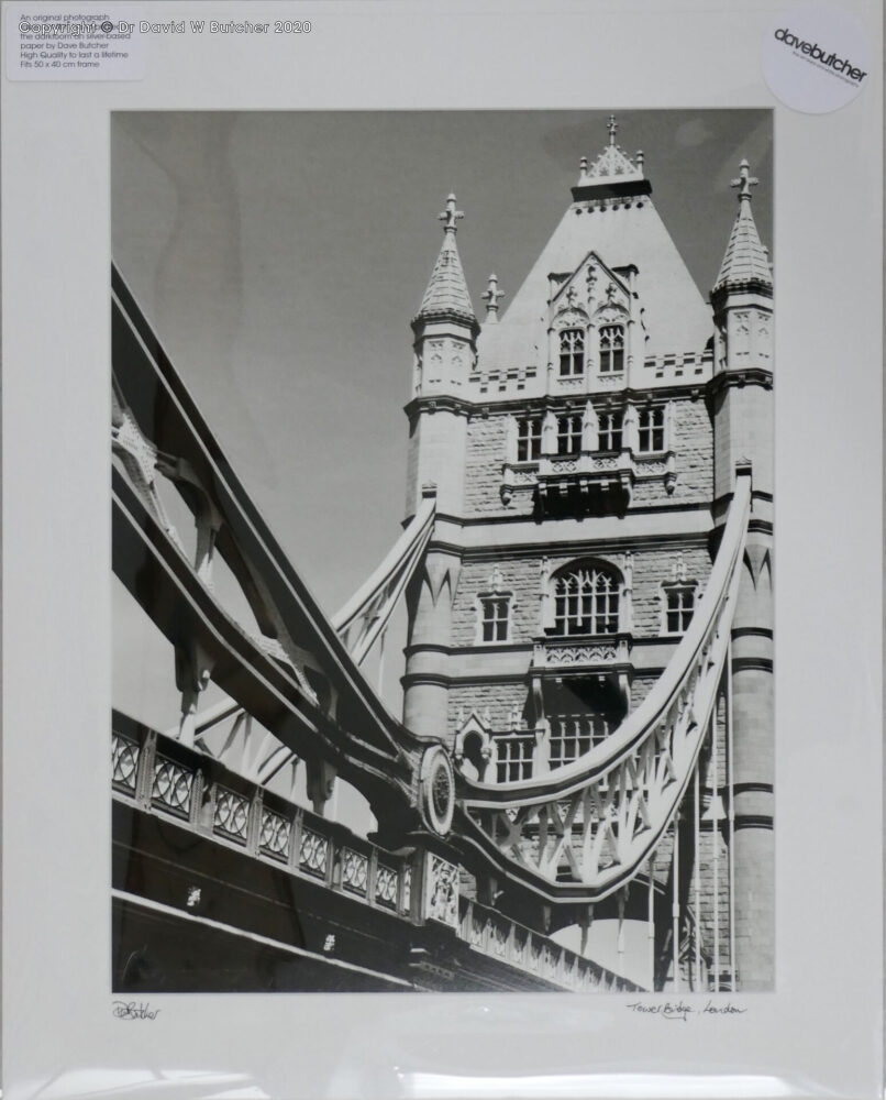 England, London Tower Bridge 50x40cm - Dave Butcher